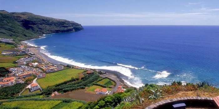 Santa Maria. Den gule øya i øygruppen Azorene. Ypperlig for strandferie.